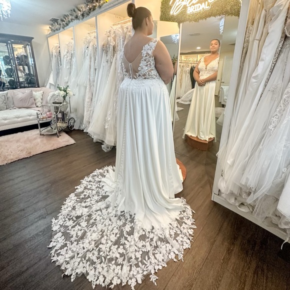 Bella Lusso Bridal | Dresses | New Sz 22 Chiffon Button Back Bridal ...